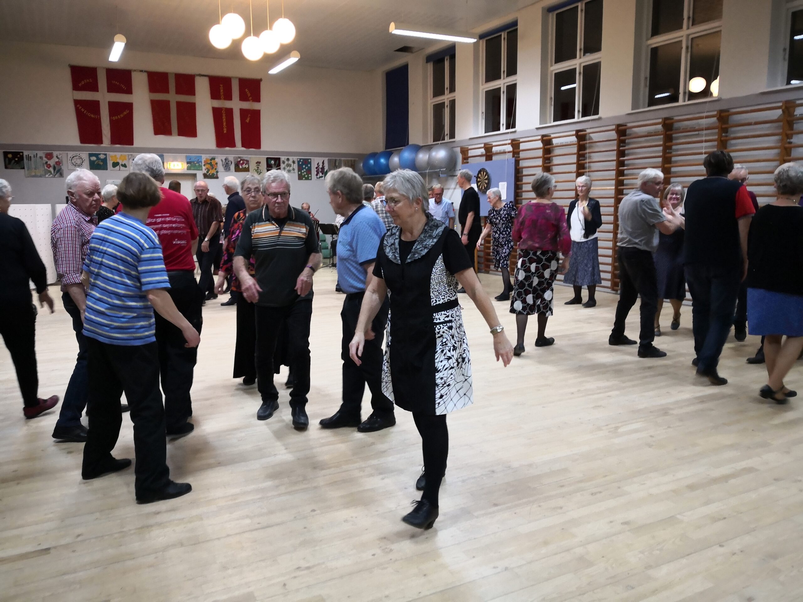 Thorsager og omegns folkedansere | Folkedans i Mørke på Djursland